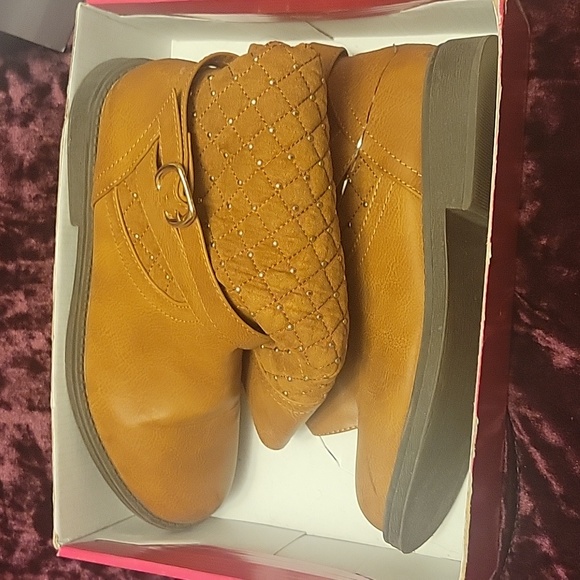 Dream Pairs | Shoes | Camel Color Boots Size 6 | Poshmark
